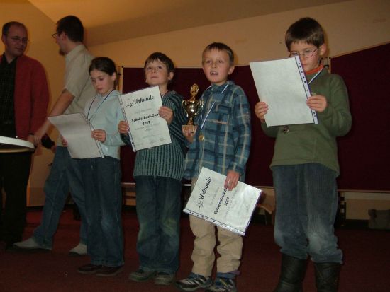 WK IV (v.l.n.r.:) 1. Platz Mädchen: Lea-Sophie Benzin (GS »Daniel ...